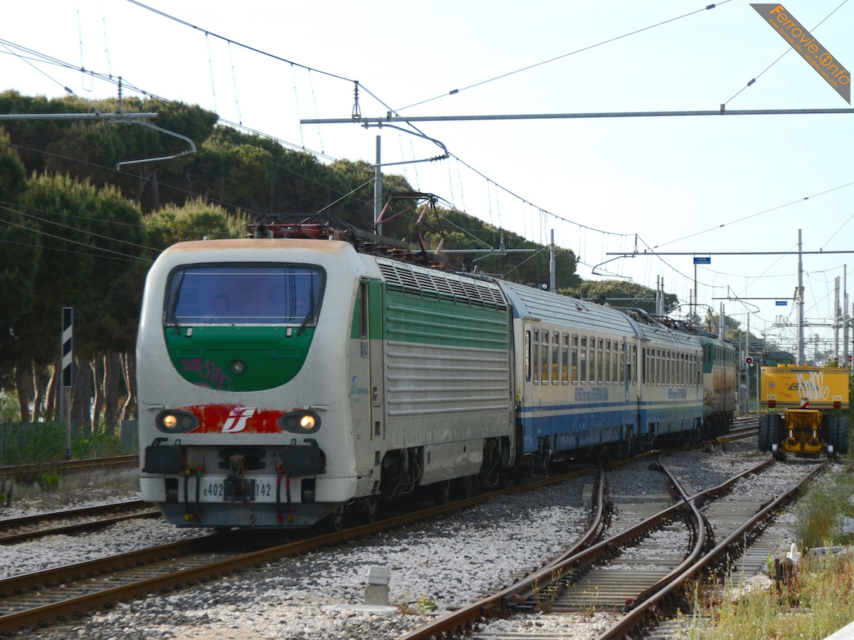 E.402.142 e 149 RFI - E.402B.142 - FotoFerrovie.Info