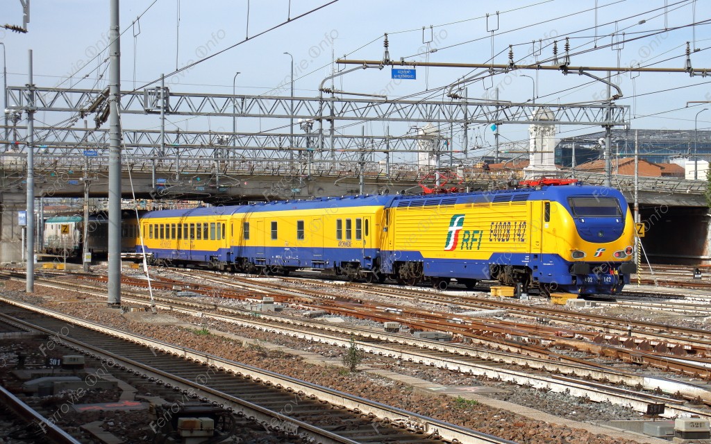 E.402.142 e 149 RFI - E.402B.142 - FotoFerrovie.Info